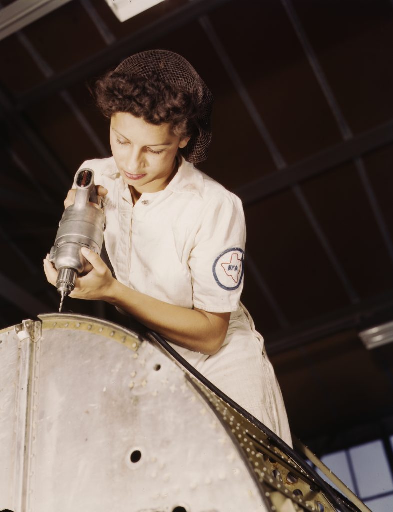 Woman Trains to Become Mechanic in Corpus Christi – Women of World War II