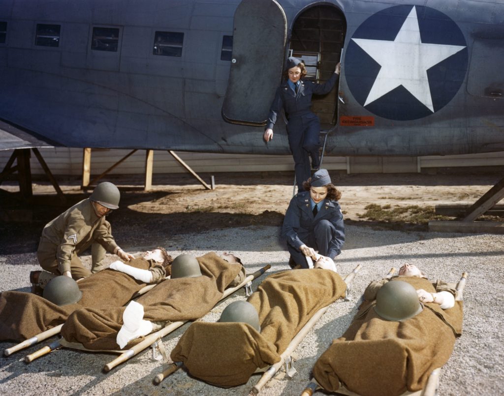 Student Flight Nurses Learn How to Handle Patients – Women of World War II