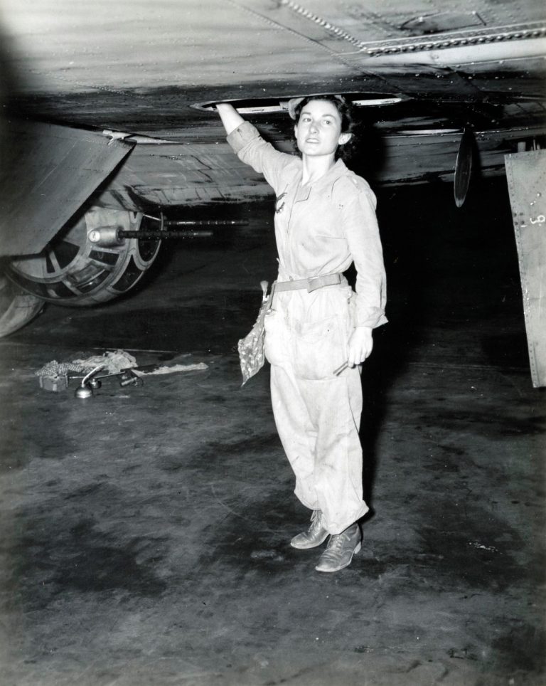 aircraft mechanic – Women of World War II