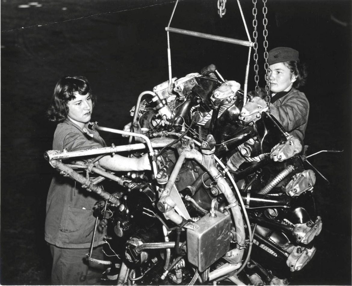 Women mechanics – Women of World War II